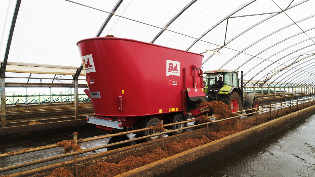 Choosing the Best Mixer Wagon for Your Farm | Webbline